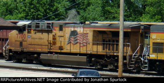 UP 7700, conductor's side view